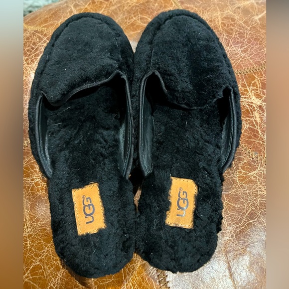 UGG | Shoes | Ugg Black Slippers | Poshmark